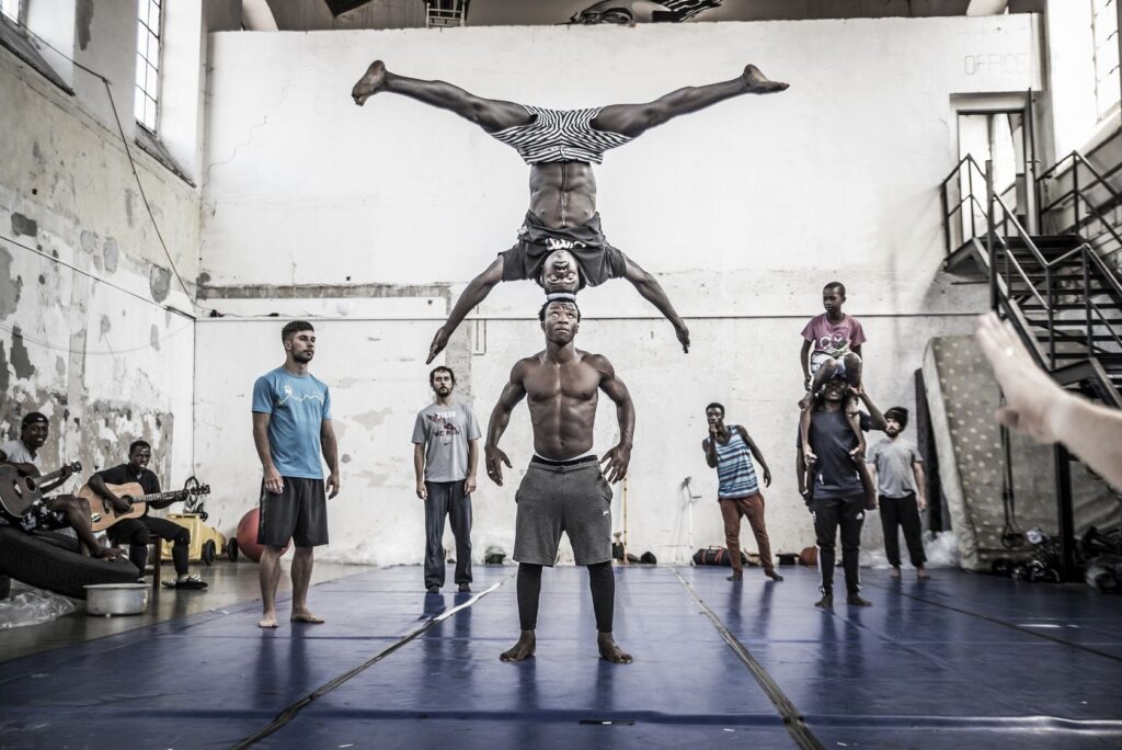 O spolupráci Cirku La Putyka a rwandského souboru Future Vision Acrobat ...